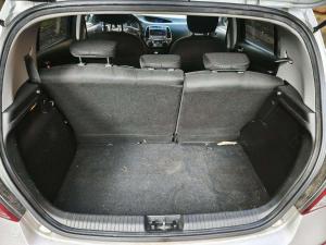 Grey Hyundai i20 2015 in Kaunas, with an engine capacity of 1.25 L and mileage of 178 thousand km for 2990 €, photo 11 on AUTOMOTO.COM.LV
