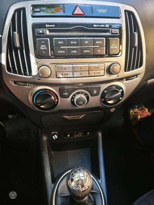 Grey Hyundai i20 2015 in Kaunas, with an engine capacity of 1.25 L and mileage of 178 thousand km for 2990 €, photo 12 on AUTOMOTO.COM.LV