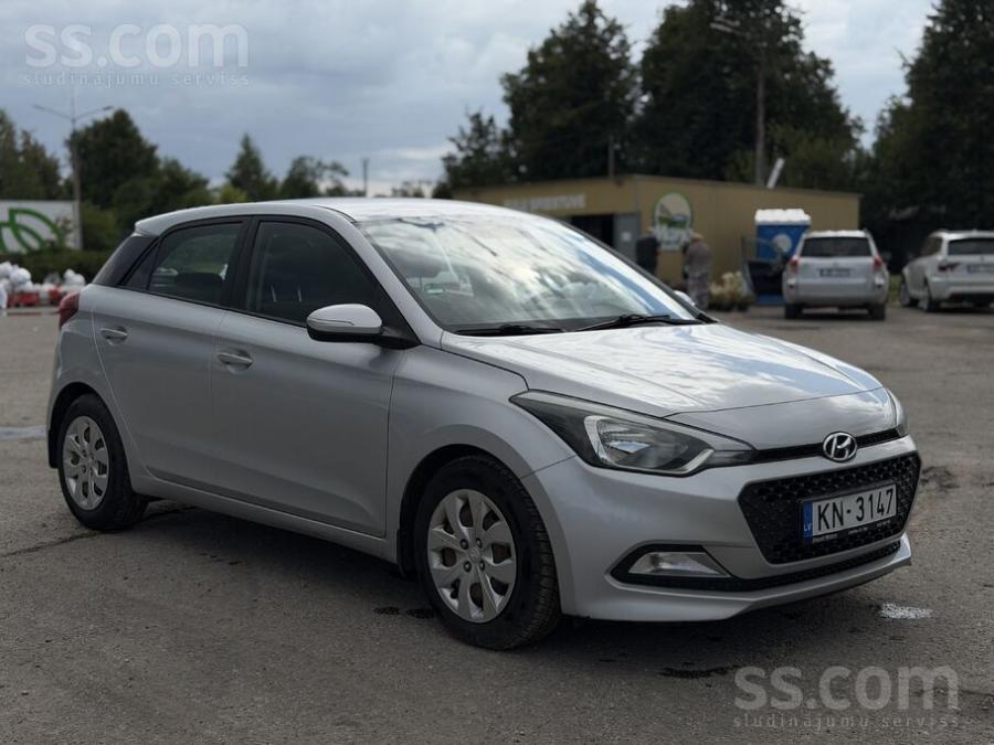 Grey Hyundai i20 2016 in Ogre, with an engine capacity of 1.20 L and mileage of 162 thousand km for 4890 €, photo 3 on AUTOMOTO.COM.LV