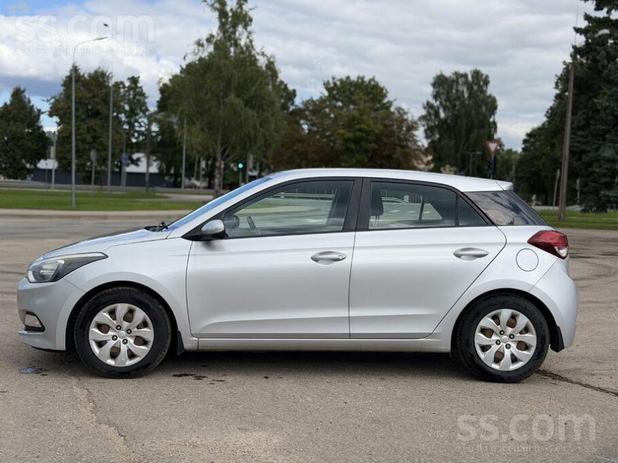 Grey Hyundai i20 2016 in Ogre, with an engine capacity of 1.20 L and mileage of 162 thousand km for 4890 €, photo 5 on AUTOMOTO.COM.LV