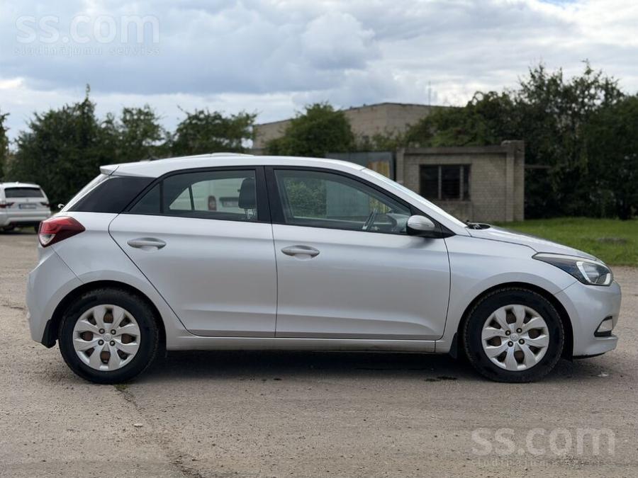 Grey Hyundai i20 2016 in Ogre, with an engine capacity of 1.20 L and mileage of 162 thousand km for 4890 €, photo 6 on AUTOMOTO.COM.LV