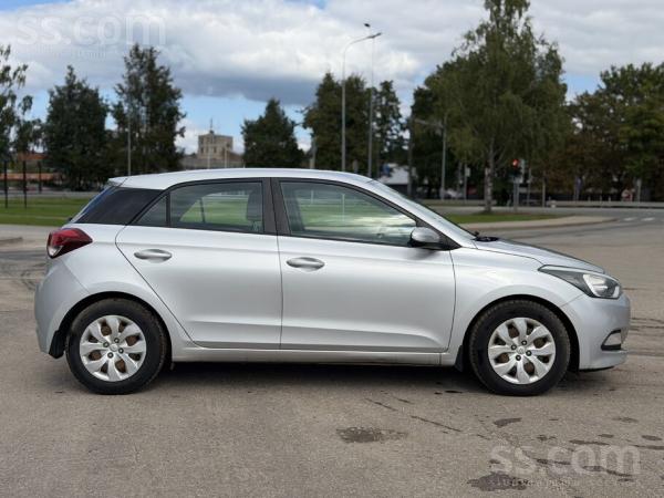 Hyundai i20 2016 Ogre vietnē Pelēks Hyundai i20 2016 Ogre, ar dzinēja tilpumu 1.20 L un nobraukumu 162 tūkst. km par 4890 €, foto 7 vietnē AUTOMOTO.COM.LV