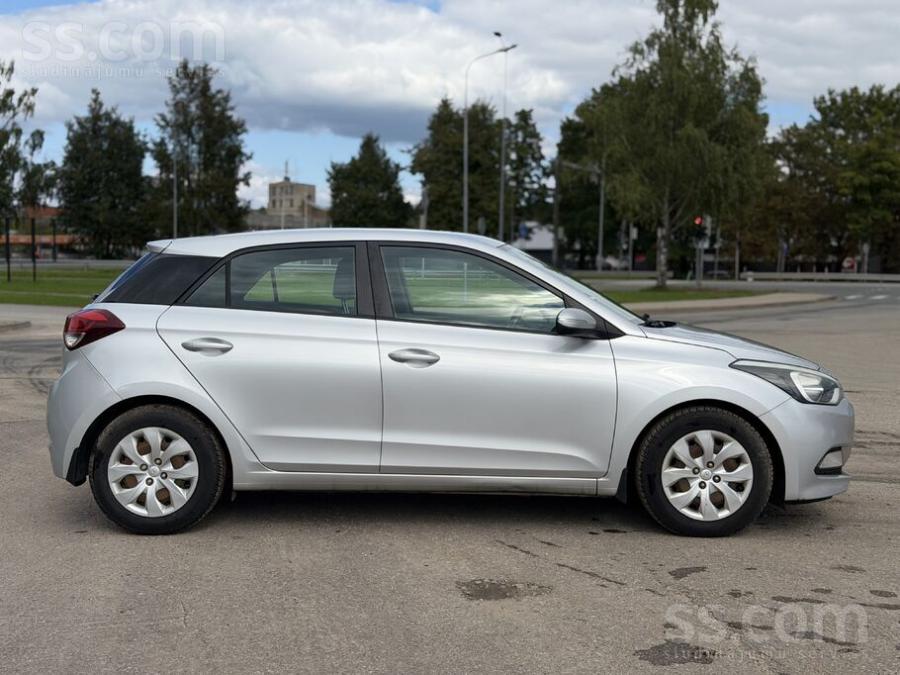 Grey Hyundai i20 2016 in Ogre, with an engine capacity of 1.20 L and mileage of 162 thousand km for 4890 €, photo 7 on AUTOMOTO.COM.LV