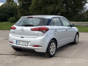 Grey Hyundai i20 2016 in Ogre, with an engine capacity of 1.20 L and mileage of 162 thousand km for 4890 €, photo 10 on AUTOMOTO.COM.LV