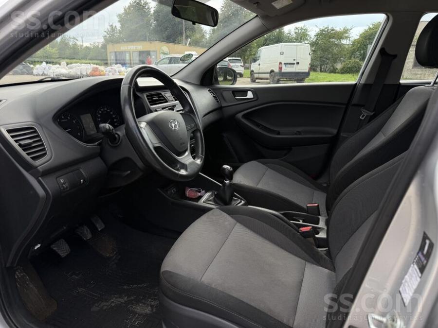 Grey Hyundai i20 2016 in Ogre, with an engine capacity of 1.20 L and mileage of 162 thousand km for 4890 €, photo 12 on AUTOMOTO.COM.LV
