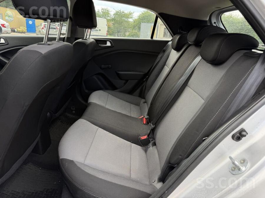 Grey Hyundai i20 2016 in Ogre, with an engine capacity of 1.20 L and mileage of 162 thousand km for 4890 €, photo 15 on AUTOMOTO.COM.LV