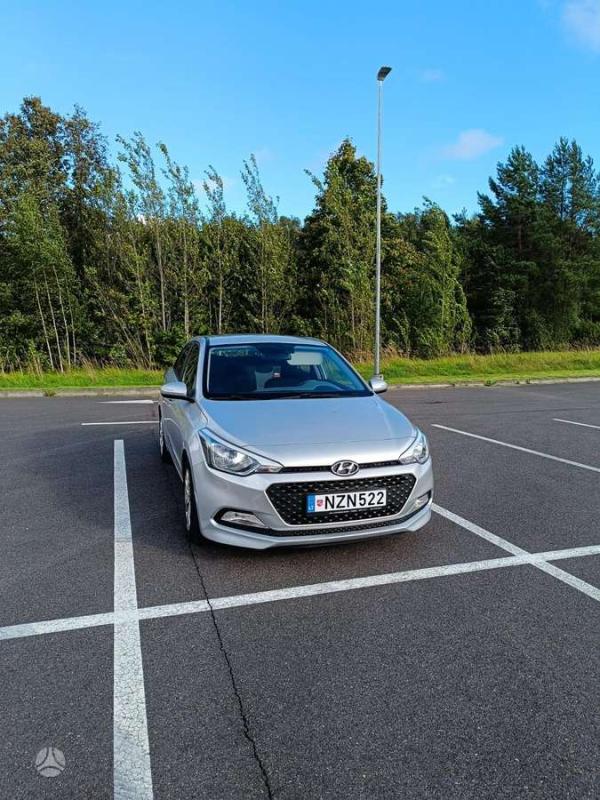 Grey Hyundai i20 2016 in Visaginas, with an engine capacity of 1.25 L and mileage of 220 thousand km for 4700 €, photo 3 on AUTOMOTO.COM.LV