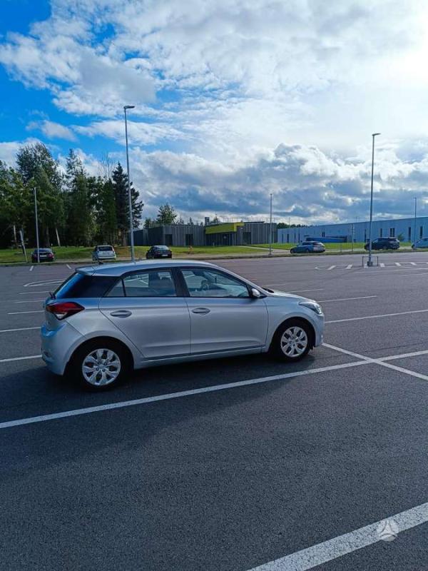 Grey Hyundai i20 2016 in Visaginas, with an engine capacity of 1.25 L and mileage of 220 thousand km for 4700 €, photo 5 on AUTOMOTO.COM.LV