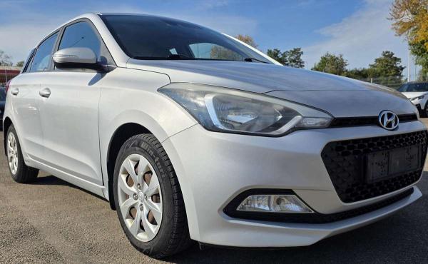 Grey Hyundai i20 2016 in Marijampole, with an engine capacity of 1.25 L and mileage of 207 thousand km for 4950 €, photo 8 on AUTOMOTO.COM.LV