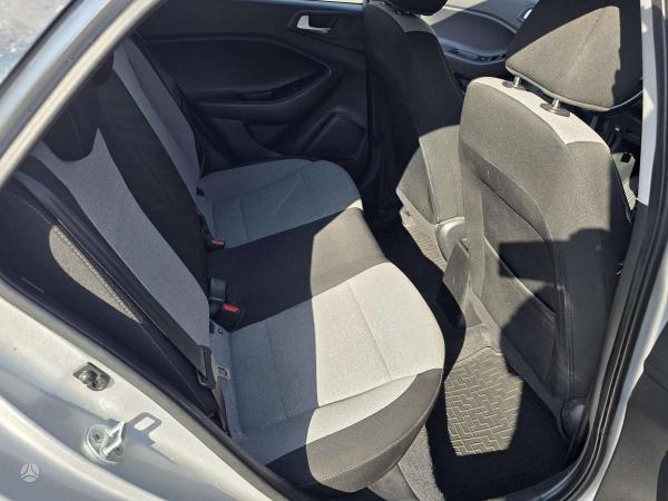 Grey Hyundai i20 2016 in Marijampole, with an engine capacity of 1.25 L and mileage of 207 thousand km for 4950 €, photo 11 on AUTOMOTO.COM.LV