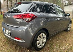 Grey Hyundai i20 2017 in Riga, with an engine capacity of 1.40 L and mileage of 19 thousand km for 9180 €, photo 2 on AUTOMOTO.COM.LV