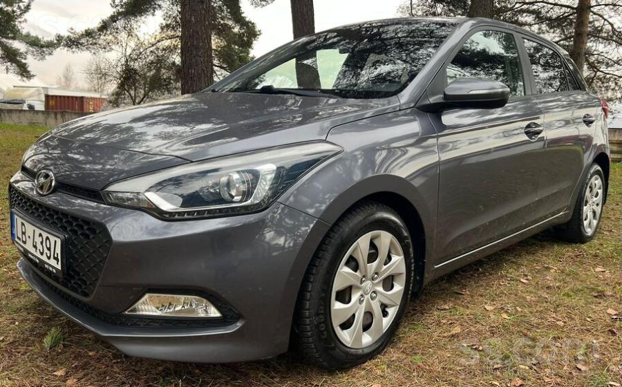 Grey Hyundai i20 2017 in Riga, with an engine capacity of 1.40 L and mileage of 19 thousand km for 9180 €, photo 3 on AUTOMOTO.COM.LV
