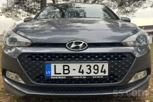 Grey Hyundai i20 2017 in Riga, with an engine capacity of 1.40 L and mileage of 19 thousand km for 9180 €, photo 5 on AUTOMOTO.COM.LV