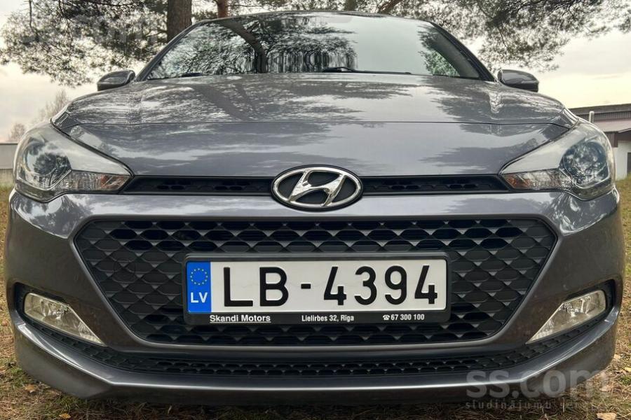 Grey Hyundai i20 2017 in Riga, with an engine capacity of 1.40 L and mileage of 19 thousand km for 9180 €, photo 5 on AUTOMOTO.COM.LV
