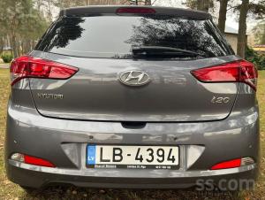 Grey Hyundai i20 2017 in Riga, with an engine capacity of 1.40 L and mileage of 19 thousand km for 9180 €, photo 7 on AUTOMOTO.COM.LV
