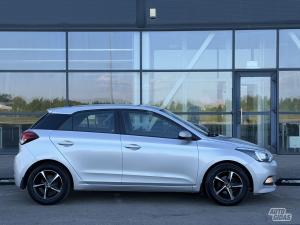 Grey Hyundai i20 2017 in Panevezys, with an engine capacity of 1.20 L and mileage of 212 thousand km for 5200 €, photo 6 on AUTOMOTO.COM.LV