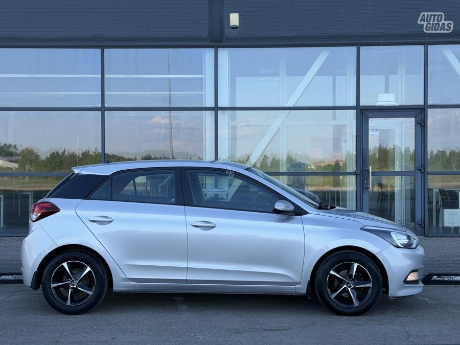 Pelēks Hyundai i20 2017 Panevēža, ar dzinēja tilpumu 1.20 L un nobraukumu 212 tūkst. km par 4950 €, foto 6 vietnē AUTOMOTO.COM.LV