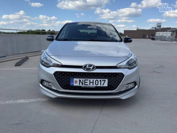 Grey Hyundai i20 2017 in Vilnius, with an engine capacity of 1.40 L and mileage of 86 thousand km for 10000 €, photo 7 on AUTOMOTO.COM.LV