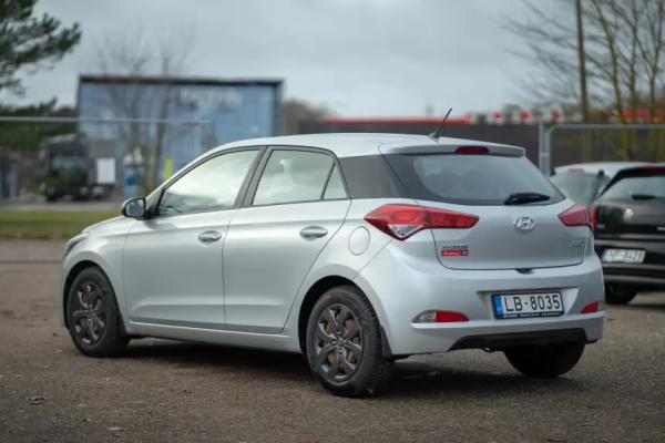 Pelēks Hyundai i20 2017 Liepāja, ar dzinēja tilpumu 1.20 L un nobraukumu 126 tūkst. km par 5850 €, foto 2 vietnē AUTOMOTO.COM.LV
