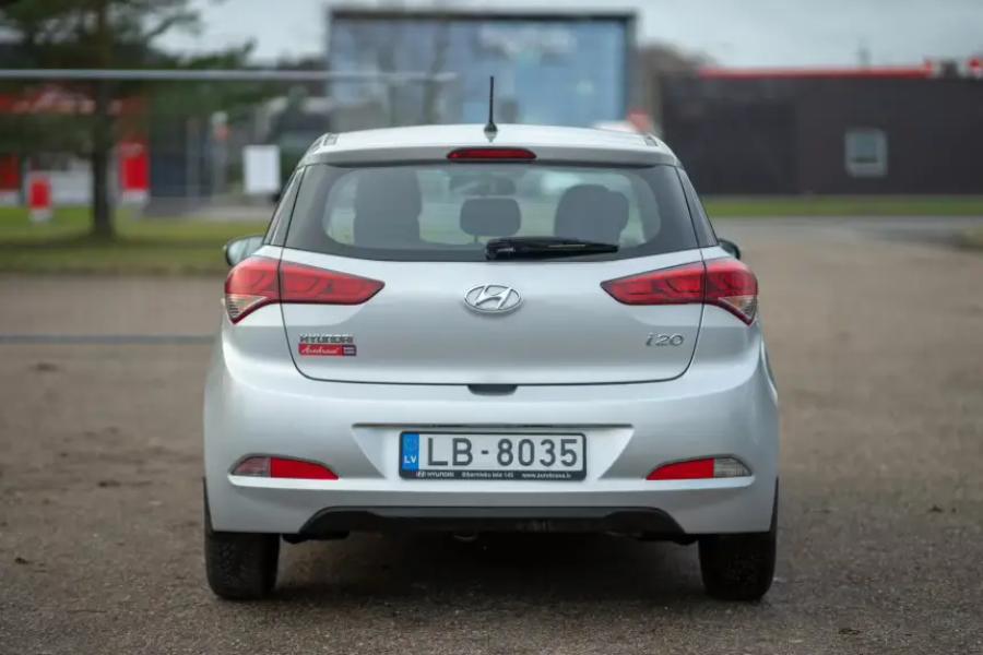 Pelēks Hyundai i20 2017 Liepāja, ar dzinēja tilpumu 1.20 L un nobraukumu 126 tūkst. km par 5850 €, foto 4 vietnē AUTOMOTO.COM.LV