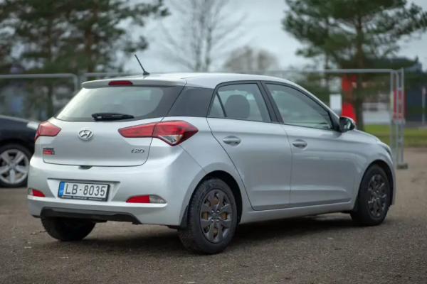 Pelēks Hyundai i20 2017 Liepāja, ar dzinēja tilpumu 1.20 L un nobraukumu 126 tūkst. km par 5850 €, foto 4 vietnē AUTOMOTO.COM.LV