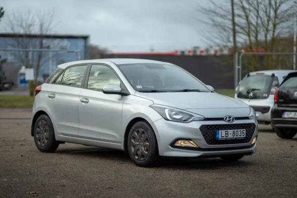 Pelēks Hyundai i20 2017 Liepāja, ar dzinēja tilpumu 1.20 L un nobraukumu 126 tūkst. km par 5850 €, foto 5 vietnē AUTOMOTO.COM.LV