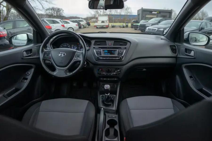 Pelēks Hyundai i20 2017 Liepāja, ar dzinēja tilpumu 1.20 L un nobraukumu 126 tūkst. km par 5850 €, foto 9 vietnē AUTOMOTO.COM.LV