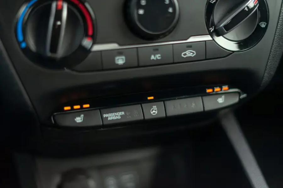 Pelēks Hyundai i20 2017 Liepāja, ar dzinēja tilpumu 1.20 L un nobraukumu 126 tūkst. km par 5850 €, foto 17 vietnē AUTOMOTO.COM.LV