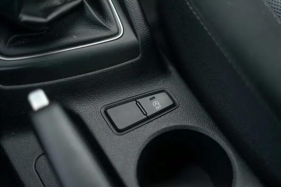 Pelēks Hyundai i20 2017 Liepāja, ar dzinēja tilpumu 1.20 L un nobraukumu 126 tūkst. km par 5850 €, foto 20 vietnē AUTOMOTO.COM.LV