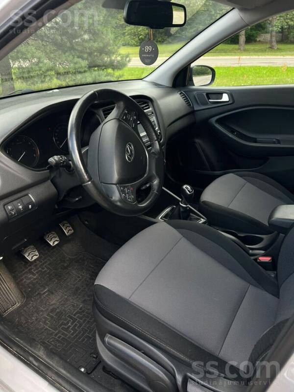 Grey Hyundai i20 2017 in Jekabpils, with an engine capacity of 1.00 L and mileage of 155 thousand km for 5900 €, photo 4 on AUTOMOTO.COM.LV