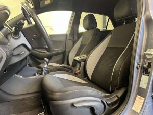 Grey Hyundai i20 2017 in Vilnius, with an engine capacity of 1.00 L and mileage of 231 thousand km for 5929 €, photo 11 on AUTOMOTO.COM.LV
