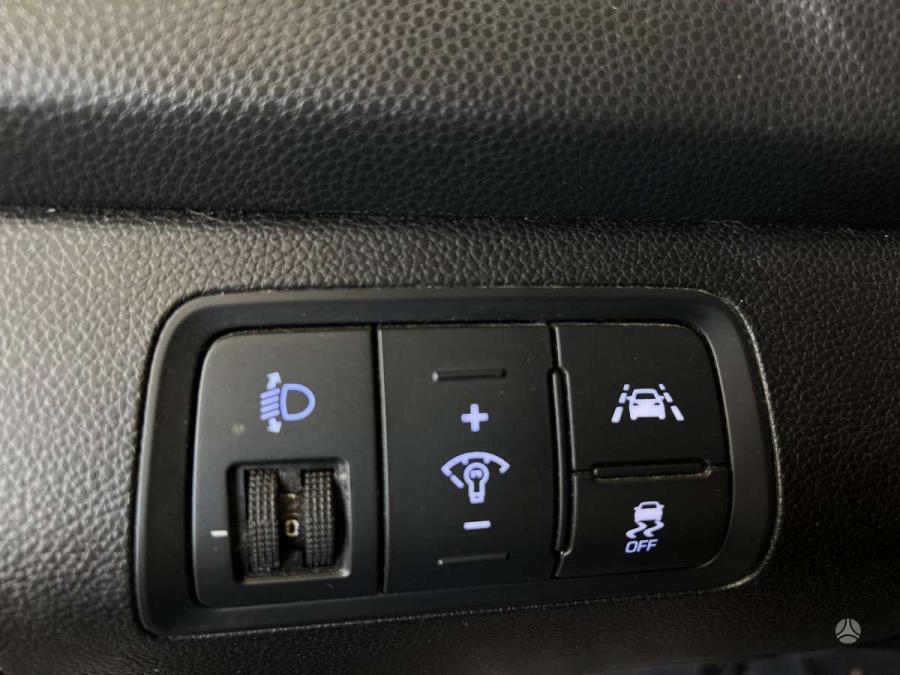 Grey Hyundai i20 2017 in Vilnius, with an engine capacity of 1.00 L and mileage of 231 thousand km for 5929 €, photo 13 on AUTOMOTO.COM.LV