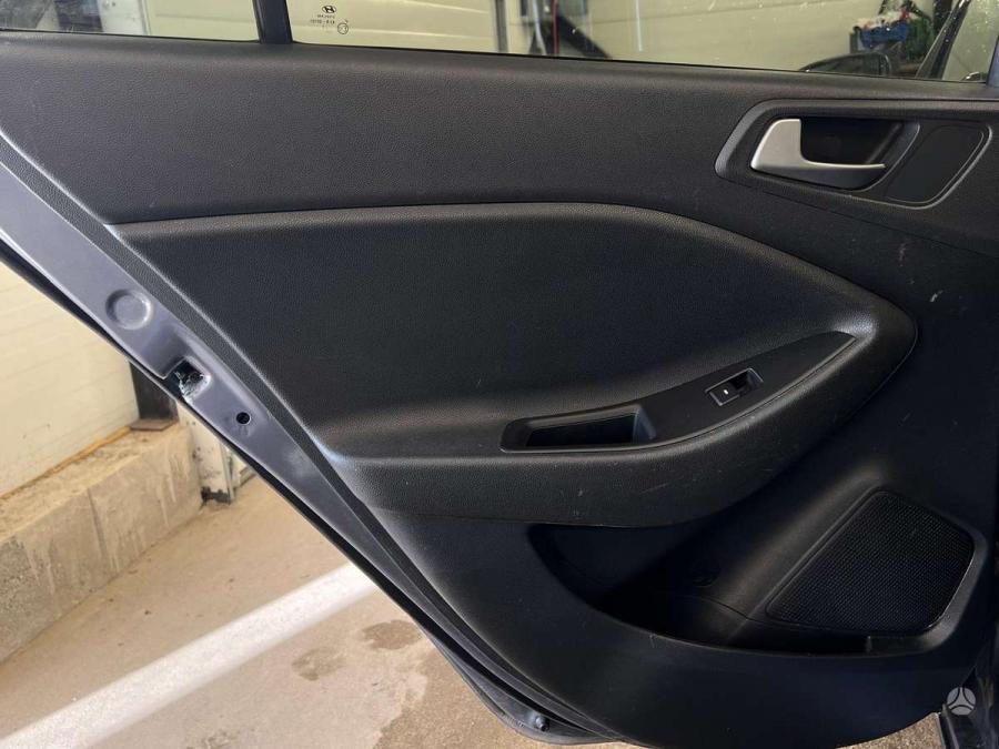 Grey Hyundai i20 2017 in Vilnius, with an engine capacity of 1.00 L and mileage of 231 thousand km for 5929 €, photo 23 on AUTOMOTO.COM.LV