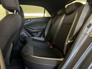 Grey Hyundai i20 2017 in Vilnius, with an engine capacity of 1.00 L and mileage of 231 thousand km for 5929 €, photo 24 on AUTOMOTO.COM.LV