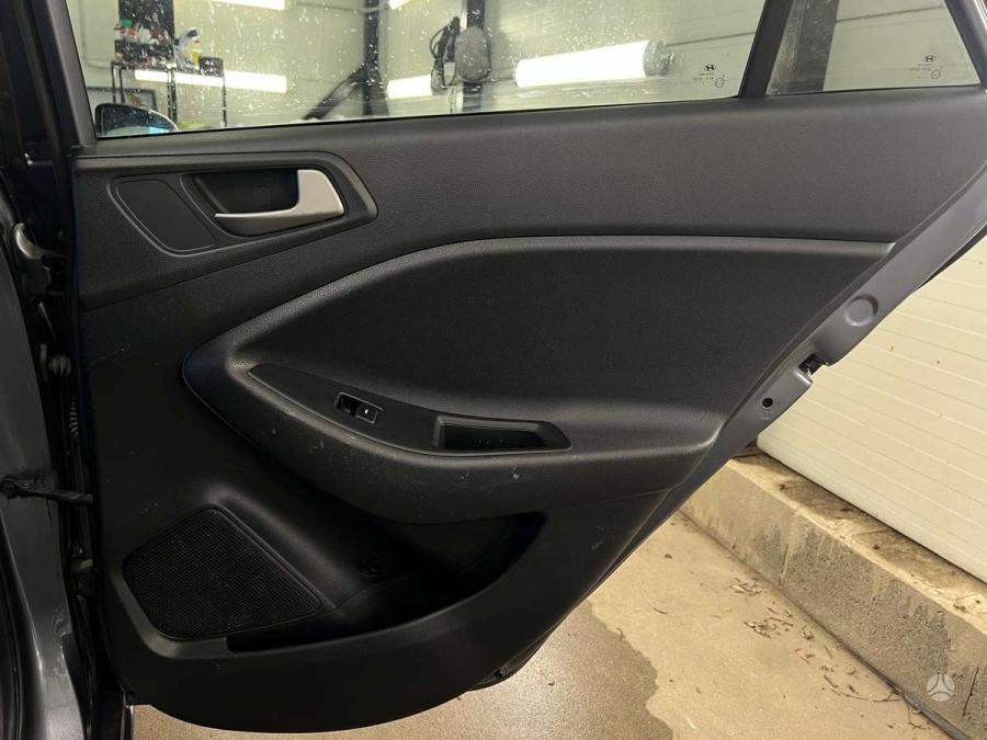 Grey Hyundai i20 2017 in Vilnius, with an engine capacity of 1.00 L and mileage of 231 thousand km for 5929 €, photo 27 on AUTOMOTO.COM.LV