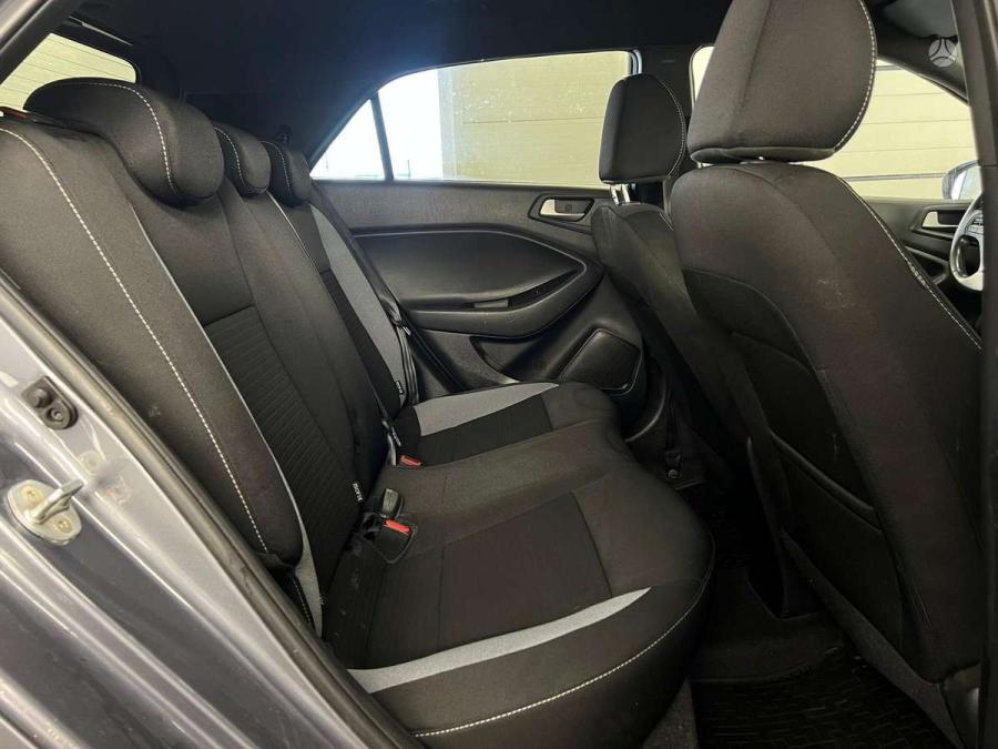 Grey Hyundai i20 2017 in Vilnius, with an engine capacity of 1.00 L and mileage of 231 thousand km for 5929 €, photo 28 on AUTOMOTO.COM.LV