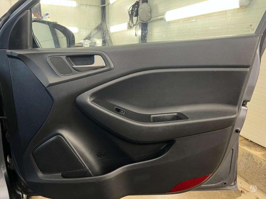 Grey Hyundai i20 2017 in Vilnius, with an engine capacity of 1.00 L and mileage of 231 thousand km for 5929 €, photo 30 on AUTOMOTO.COM.LV