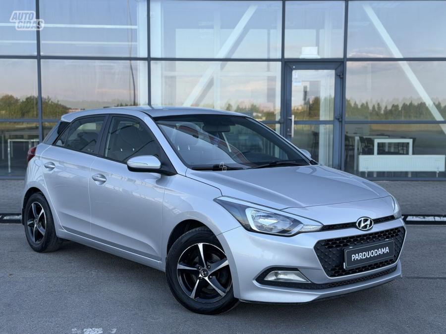 Pelēks Hyundai i20 2017 Panevēža, ar dzinēja tilpumu 1.20 L un nobraukumu 213 tūkst. km par 4600 €, foto 4 vietnē AUTOMOTO.COM.LV