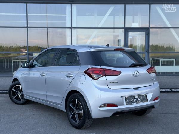 Grey Hyundai i20 2017 in Panevezys, with an engine capacity of 1.20 L and mileage of 213 thousand km for 4600 €, photo 8 on AUTOMOTO.COM.LV
