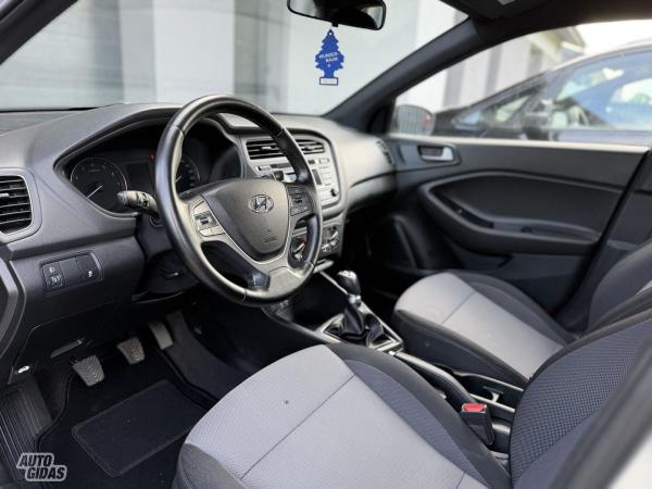 Grey Hyundai i20 2017 in Panevezys, with an engine capacity of 1.20 L and mileage of 213 thousand km for 4600 €, photo 11 on AUTOMOTO.COM.LV