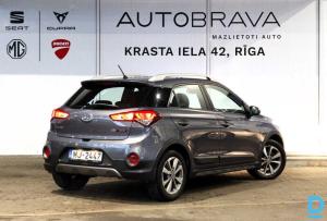 Grey Hyundai i20 2018 in Riga, with an engine capacity of 1.40 L and mileage of 54 thousand km for 11490 €, photo 2 on AUTOMOTO.COM.LV