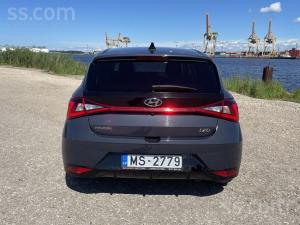 Grey Hyundai i20 2020 in Riga, with an engine capacity of 1.00 L and mileage of 52 thousand km for 14800 €, photo 5 on AUTOMOTO.COM.LV