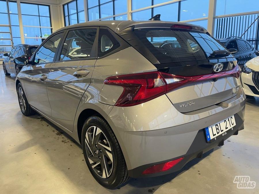Grey Hyundai i20 2021 in Kaunas, with an engine capacity of 0.00 L and mileage of 16 thousand km for 21613 €, photo 3 on AUTOMOTO.COM.LV