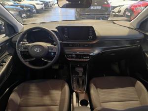 Grey Hyundai i20 2021 in Kaunas, with an engine capacity of 0.00 L and mileage of 16 thousand km for 21613 €, photo 8 on AUTOMOTO.COM.LV
