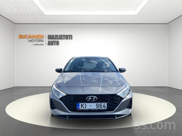 Grey Hyundai i20 2021 in Riga, with an engine capacity of 1.00 L and mileage of 45 thousand km for 12990 €, photo 2 on AUTOMOTO.COM.LV