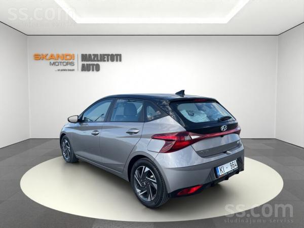 Grey Hyundai i20 2021 in Riga, with an engine capacity of 1.00 L and mileage of 45 thousand km for 12990 €, photo 4 on AUTOMOTO.COM.LV