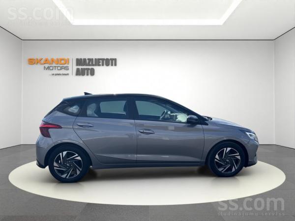 Grey Hyundai i20 2021 in Riga, with an engine capacity of 1.00 L and mileage of 45 thousand km for 12990 €, photo 7 on AUTOMOTO.COM.LV