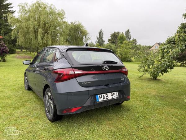Grey Hyundai i20 2021 in Vilnius, with an engine capacity of 1.00 L and mileage of 77 thousand km for 12990 €, photo 4 on AUTOMOTO.COM.LV