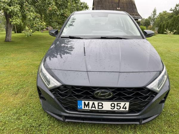 Grey Hyundai i20 2021 in Vilnius, with an engine capacity of 1.00 L and mileage of 77 thousand km for 12990 €, photo 6 on AUTOMOTO.COM.LV