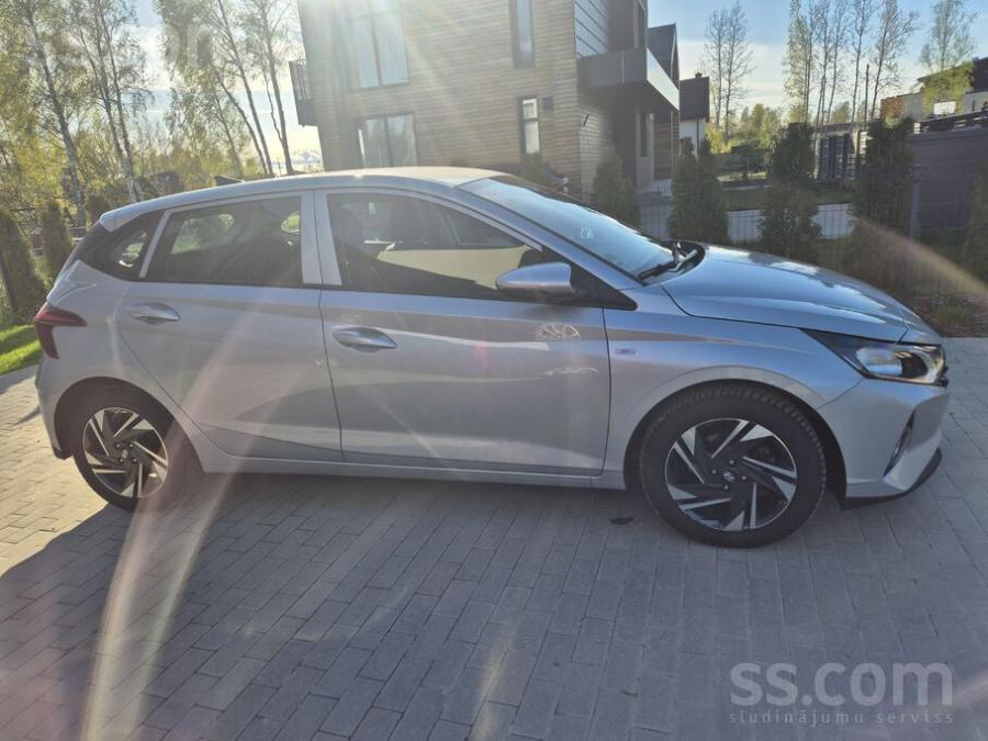 Pelēks Hyundai i20 2023 Rīga, ar dzinēja tilpumu 1.00 L un nobraukumu 49 tūkst. km par 11300 €, foto 3 vietnē AUTOMOTO.COM.LV